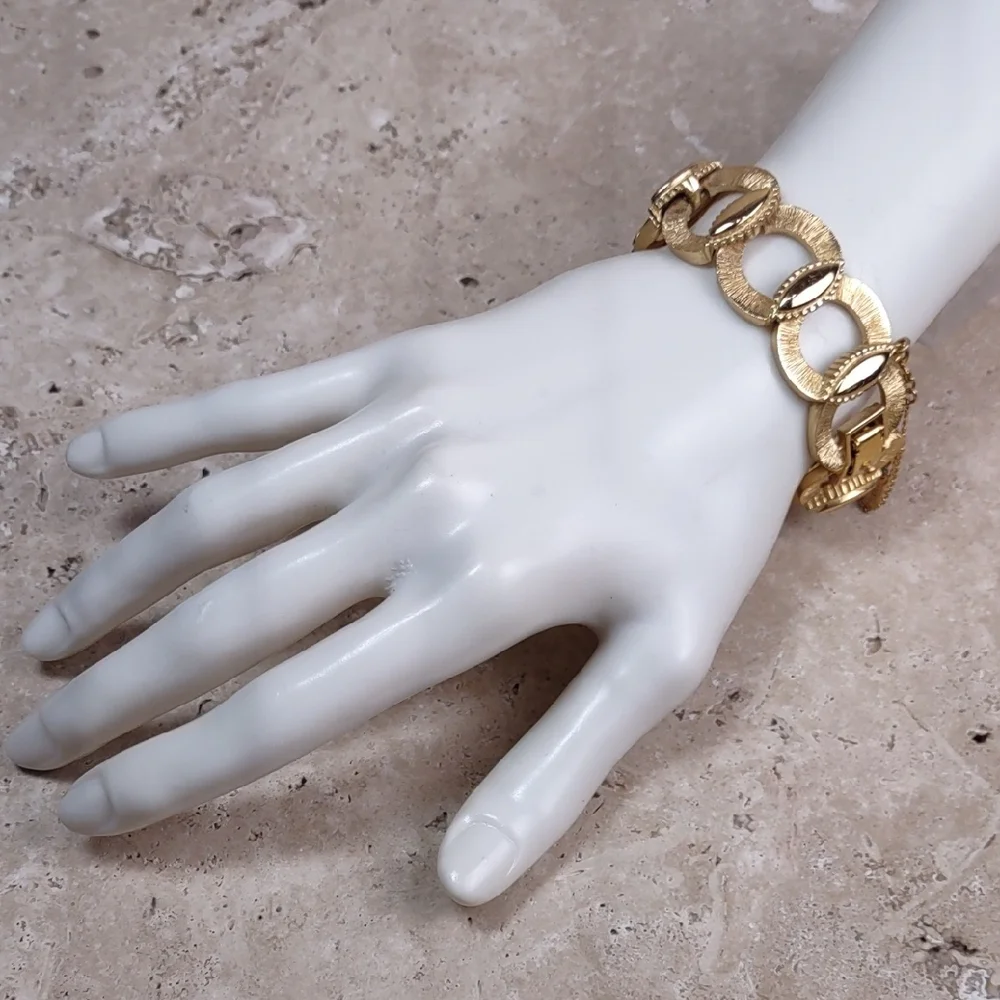 Monet | Jewelry | Vintage Monet Textured Goldtone Circle Link Bracelet ...
